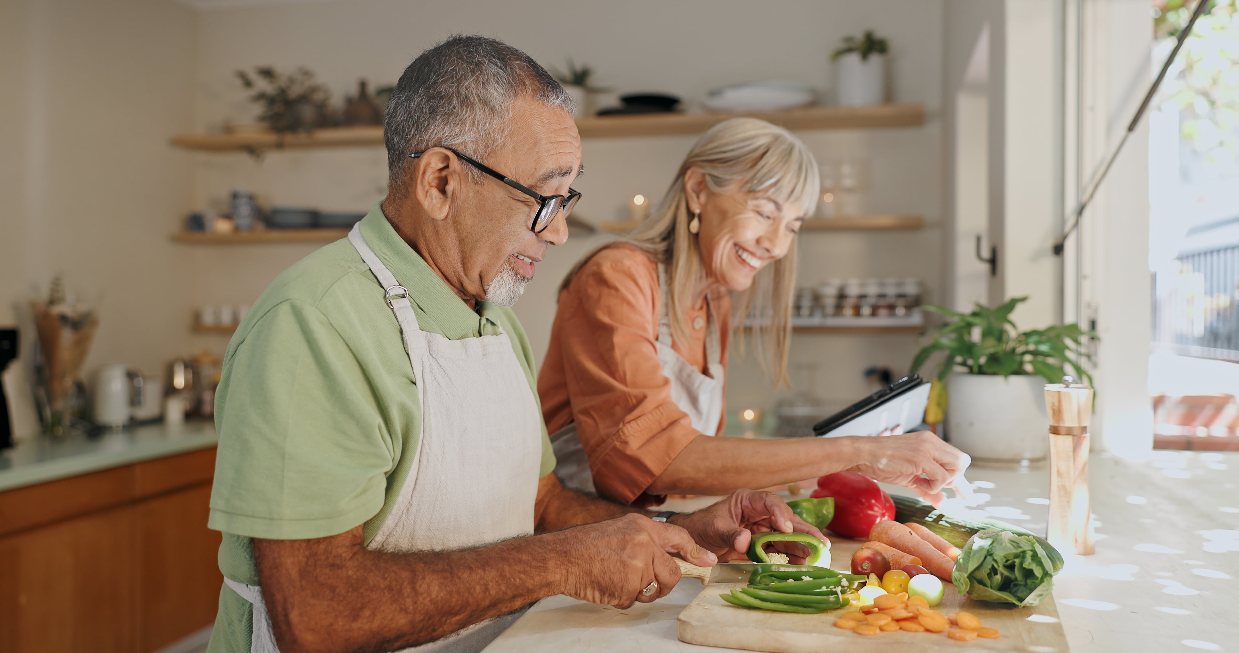Gesunde Ernährung im Alter: Tipps für Essen & Trinken – ascopharm